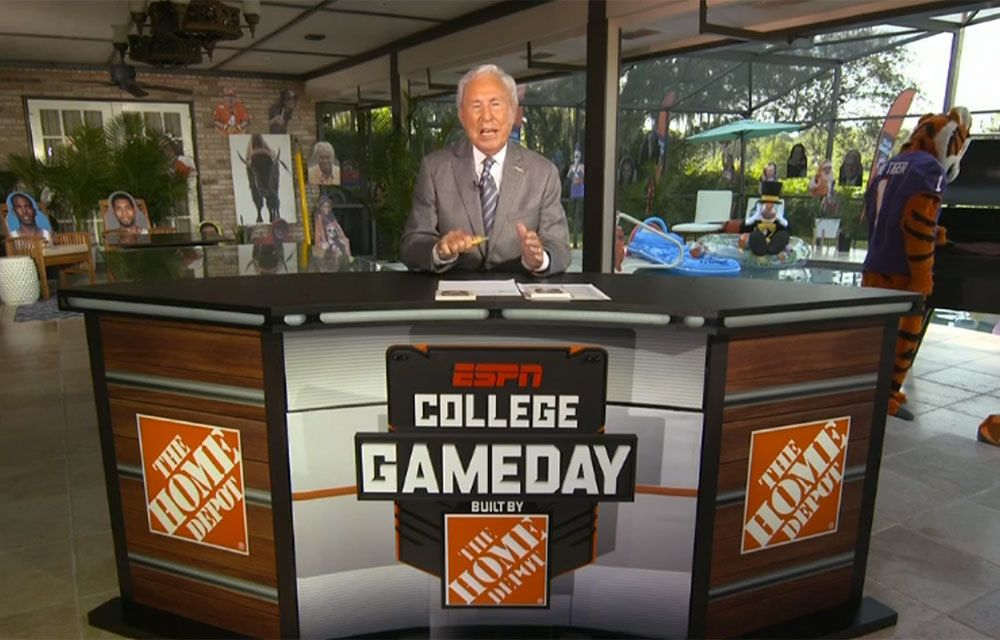College GameDay signs: The best signs from around the…