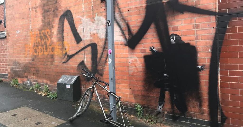 Video captures moment man tags 'Banksy' artwork in…
