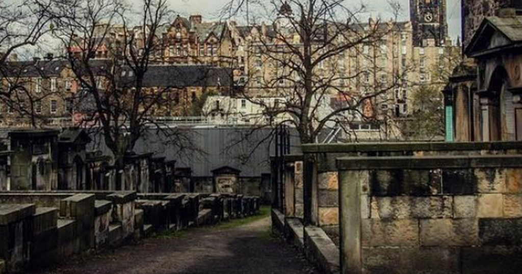 Edinburgh ghost tour shares chilling images of guests'…