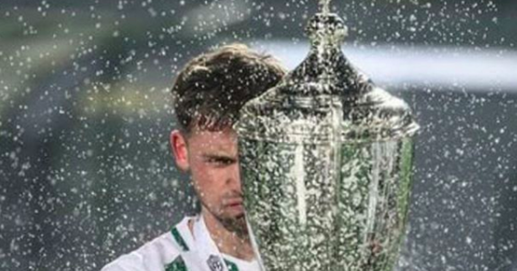 Salius Mikoliunas makes Marius Zaliukas strip gesture…