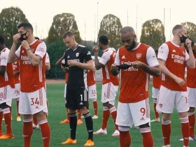 Arsenal reveal squad photo with a difference
