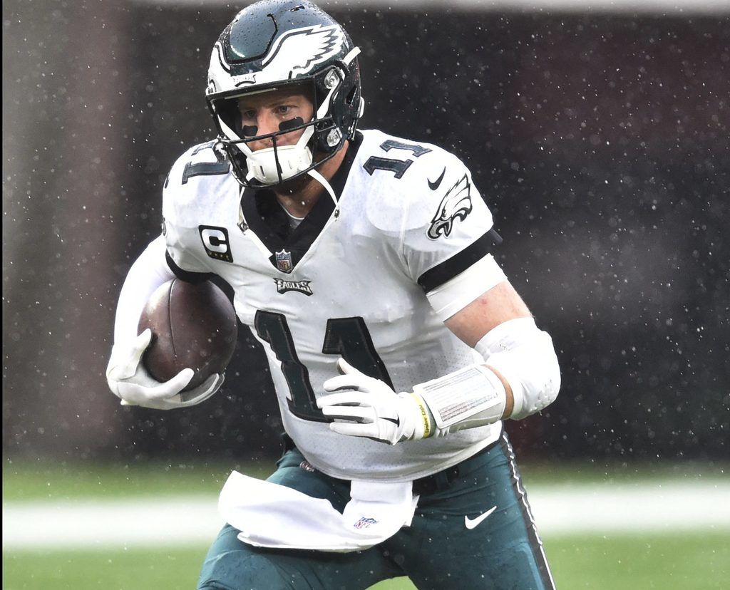 Philadelphia Eagles ‘firmly committed’ to QB Carson…