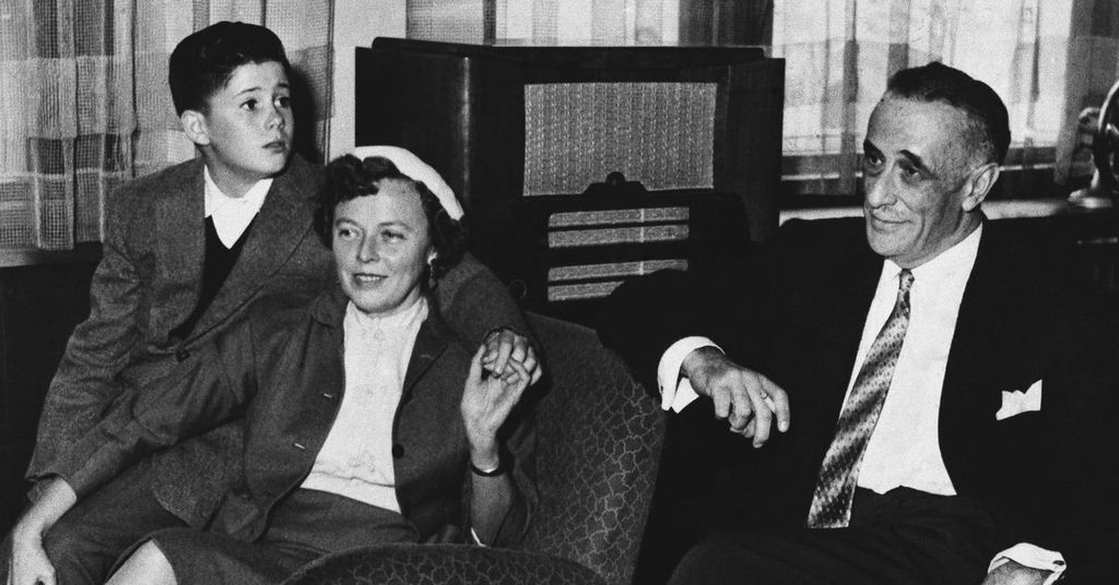 FBI files detail the story of Chicago socialite Martha…