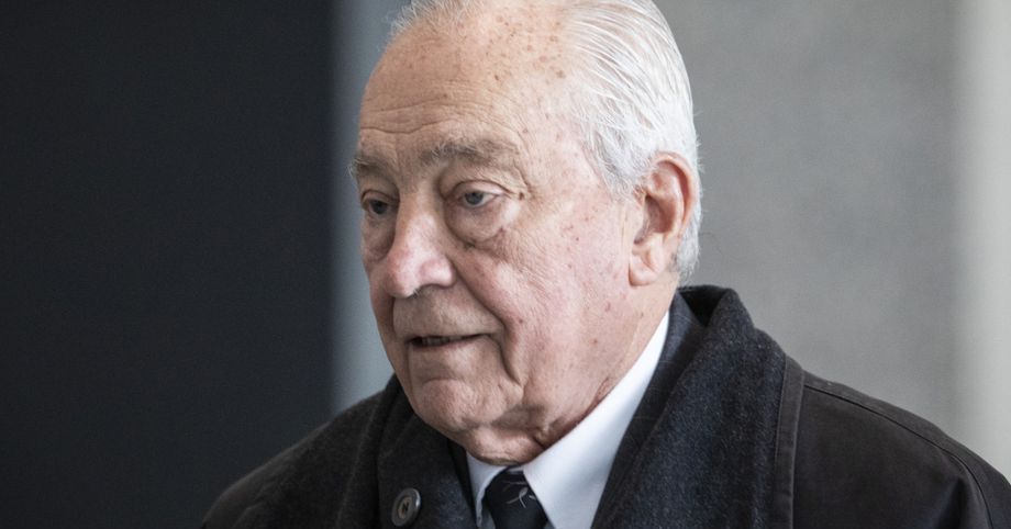 Ex-Ald. Edward Vrdolyak sentenced to 18 months in…