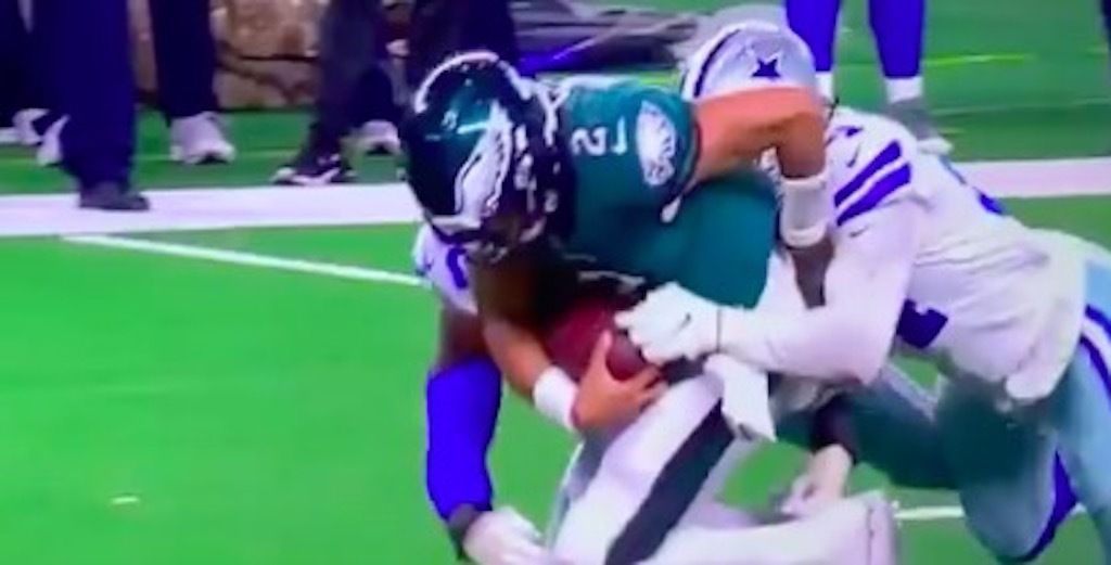 NFL fans rightly crushed the refs for this terrible…