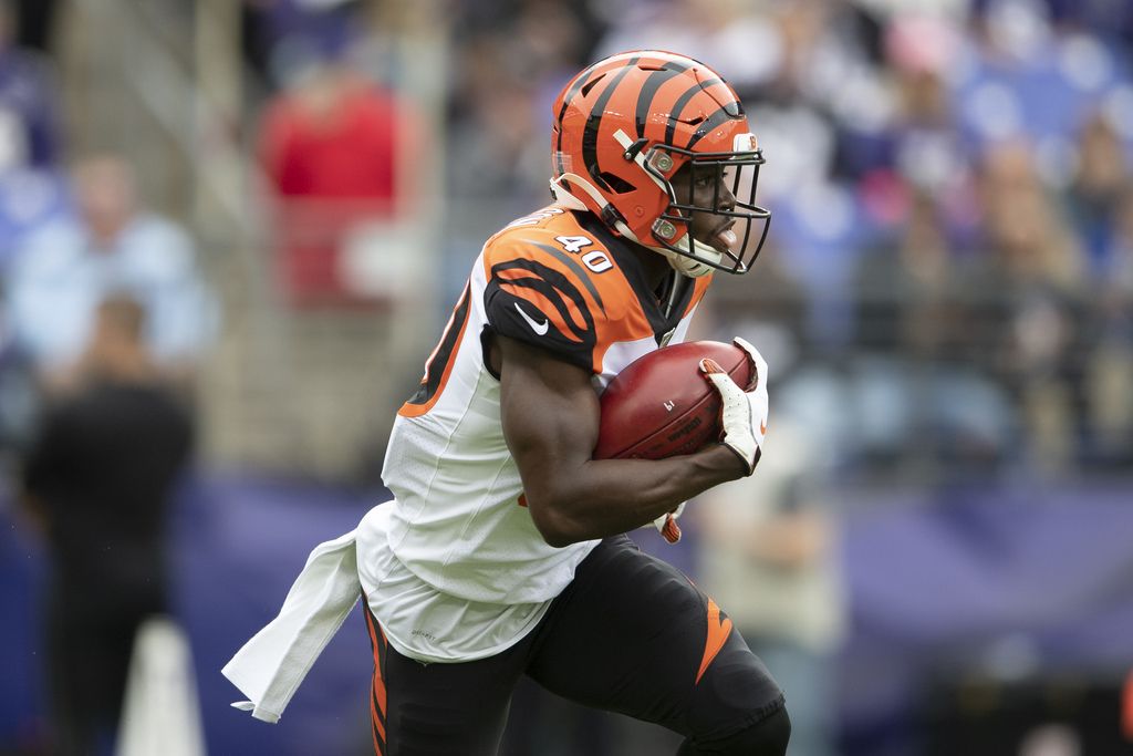 Bengals’ Darrin Simmons reveals what free agents he…