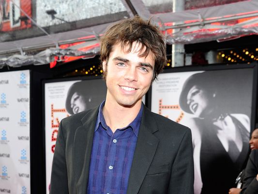 Modern Family actor Reid Ewing comes out as gay on…