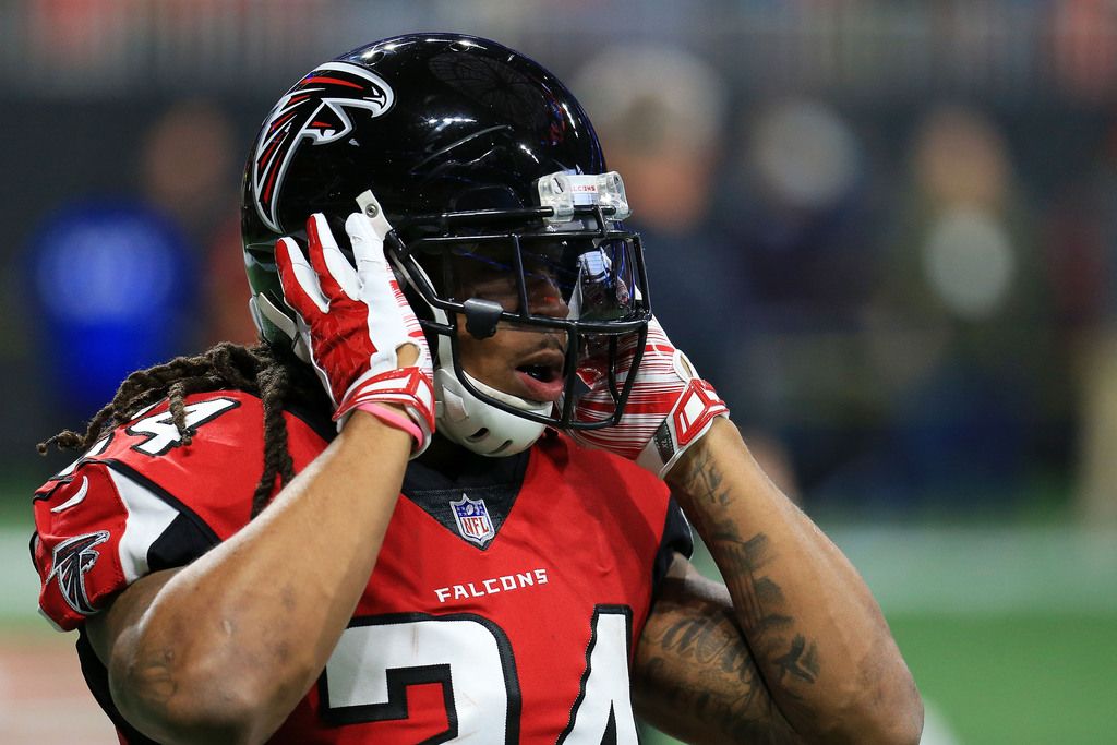 Former Falcons RB Devonta Freeman signs with Bills…