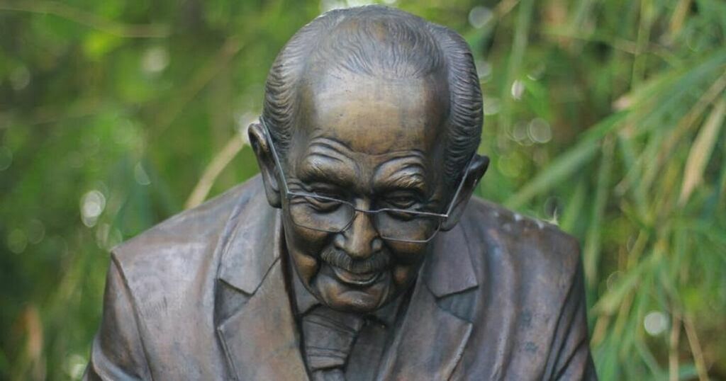 Leeds man creates incredible life-size Captain Sir Tom…