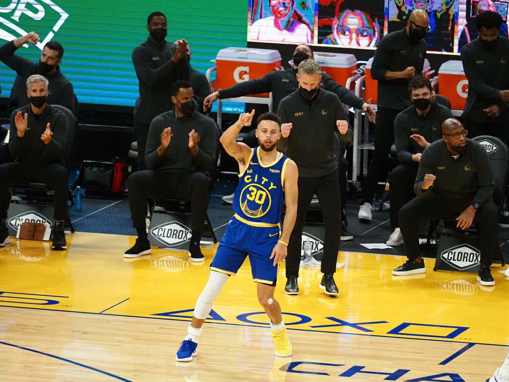 NBA Twitter reacts to Steph Curry’s ridiculous…