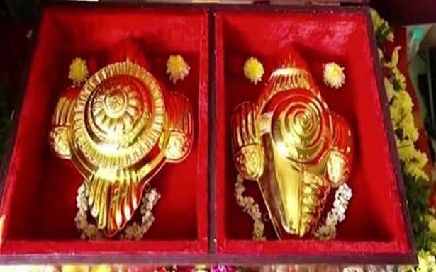 Golden sankhu, chakram donated to Tirumala temple