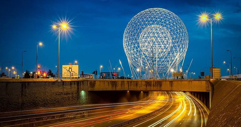 The story behind Belfast's famous 'Balls on the Falls'…