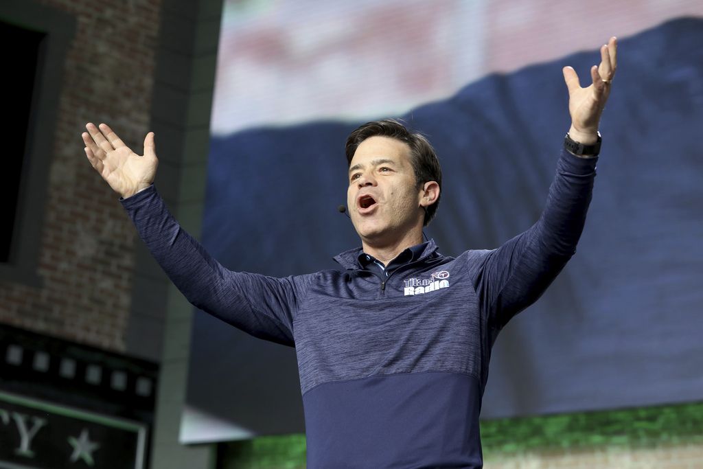 Watch: Titans announcer Mike Keith finds out he’ll be…