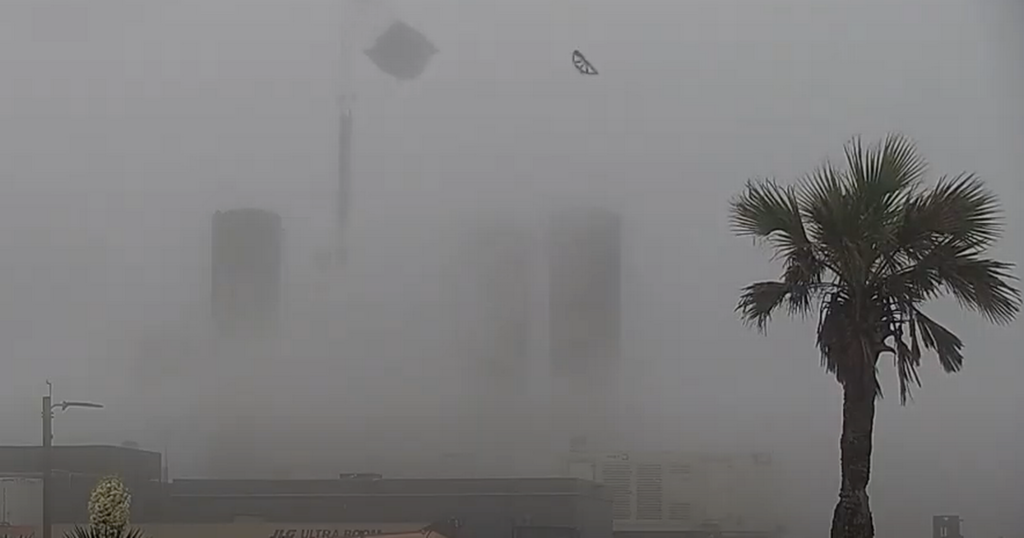 SpaceX Starship 'explodes' with debris crashing to…