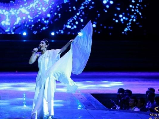 Kiwi polyglot stuns top pageant