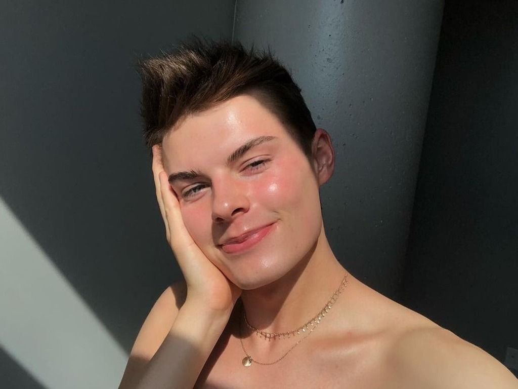 Sports Illustrated features first ever male model in…