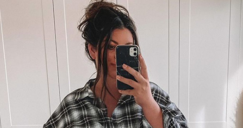 Ex-Celtic TV presenter Summer Harl poses with bump in…