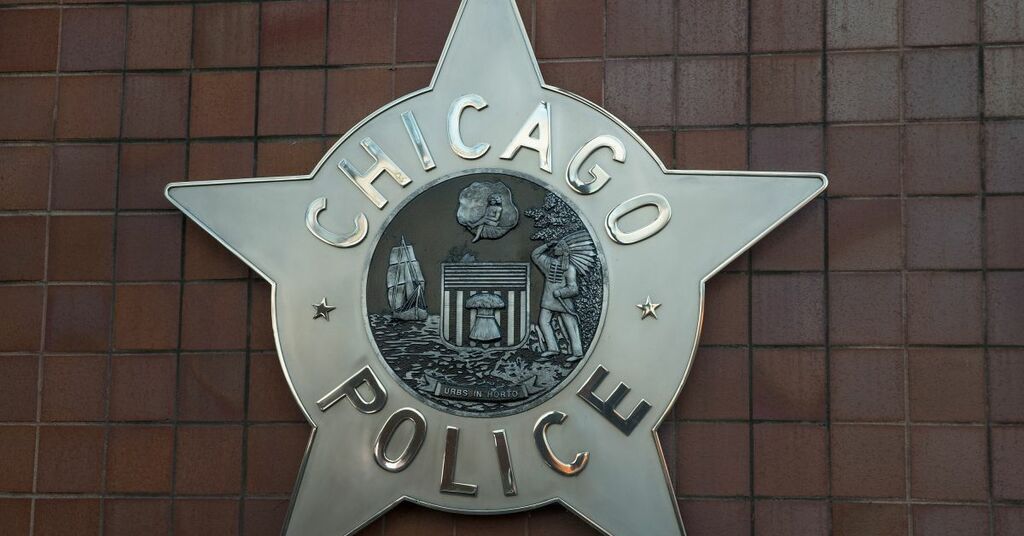 Shots fired at Rogers Park police station from passing…