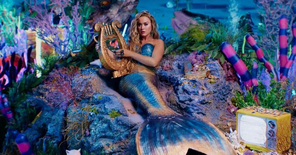 Katy Perry wows fans as she transforms into mermaid on…