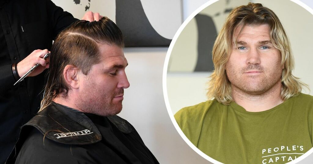 Richard Hibbard shaves off his iconic blonde locks for…