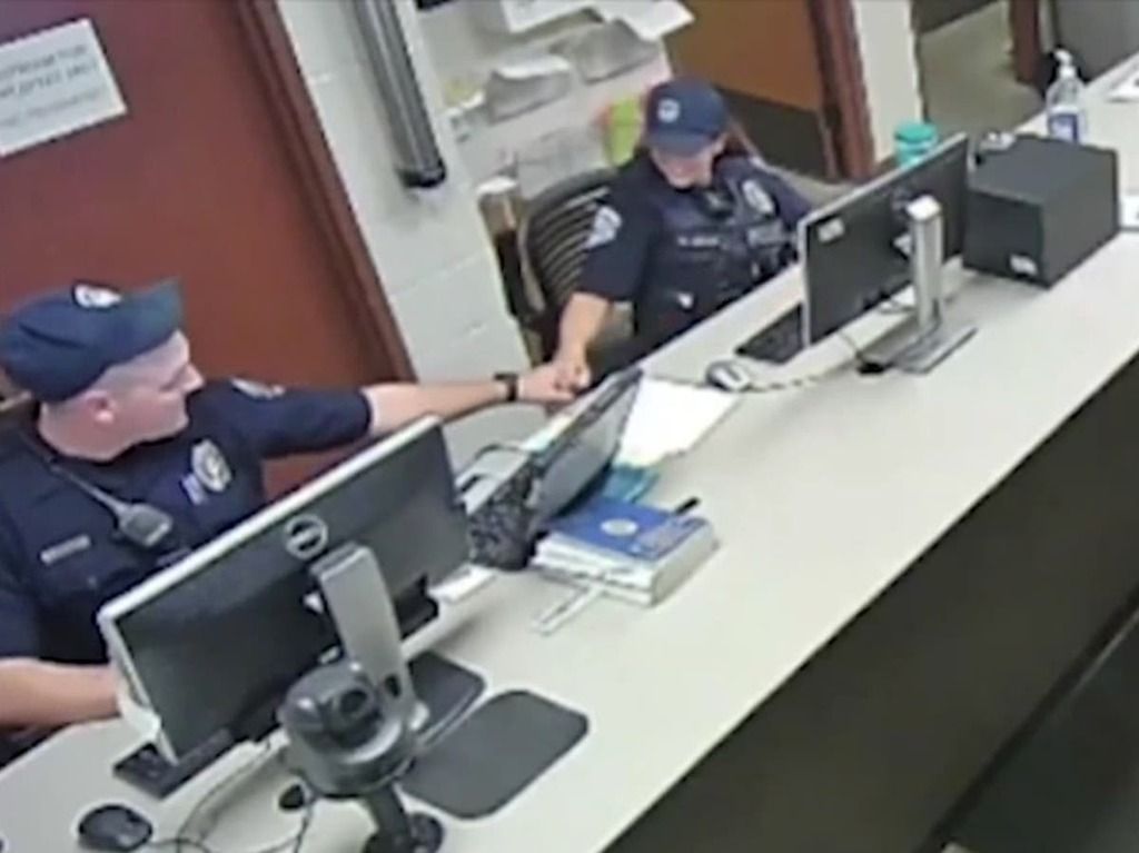 Police officers seen laughing at brutal arrest of…