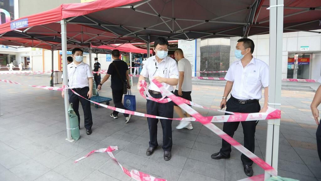 70-storey building in China evacuated after beginning…