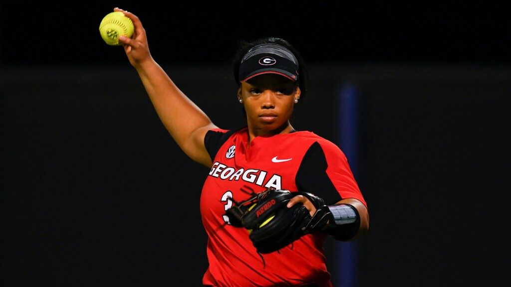 WATCH: Justin Fields’ sister smacks home run for…