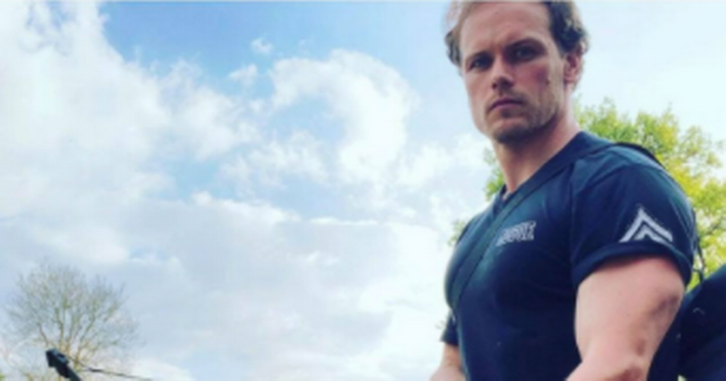 Outlander's Sam Heughan shows off his bulging biceps…