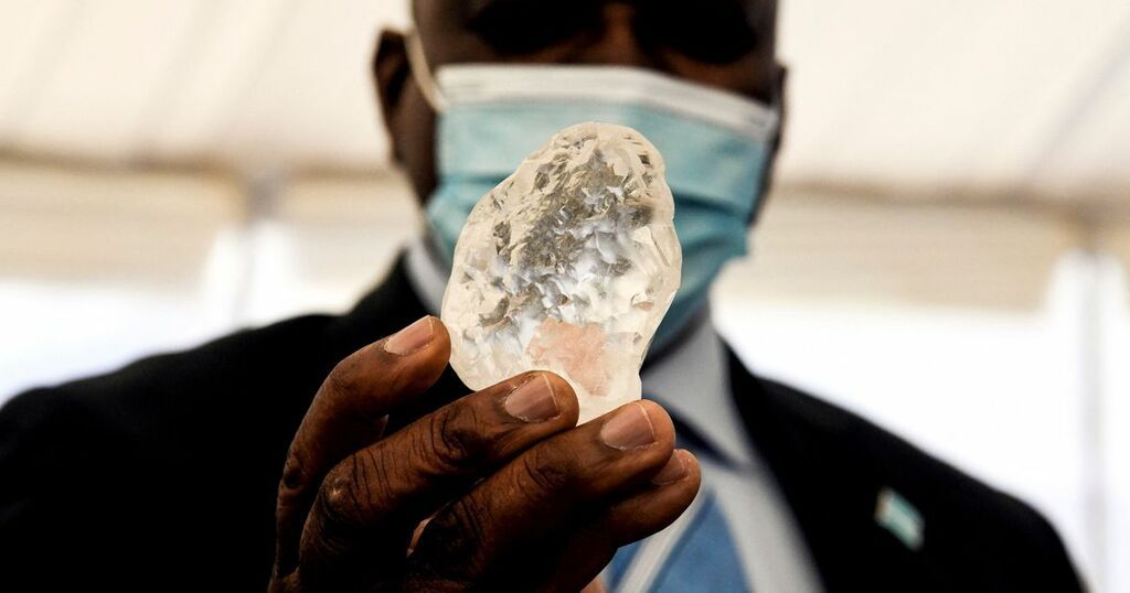 Giant 1,098-carat diamond 'the size of a fist' is one…