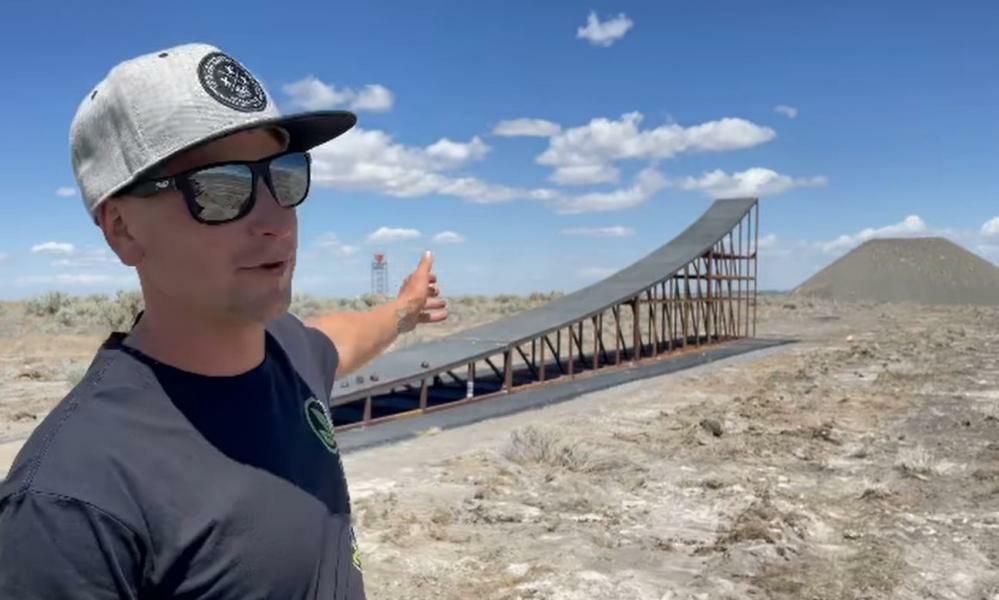 Daredevil motorbike rider Alex Harvill dies during…