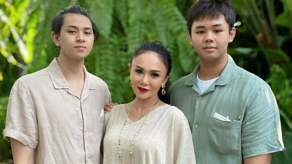 Indonesian Mum Admits To Watching Porn With Her Sons 2865