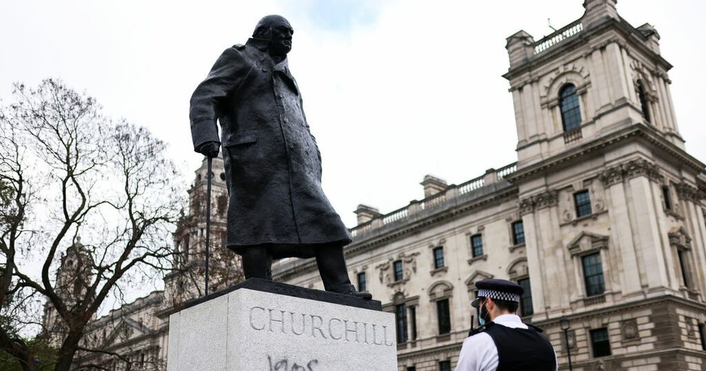 'Statue protector' who fly-kicked police officer at…