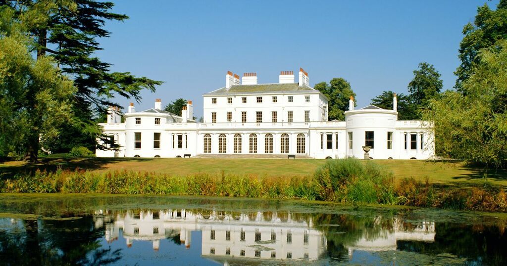 Inside Queen's giant home where she's never lived that…