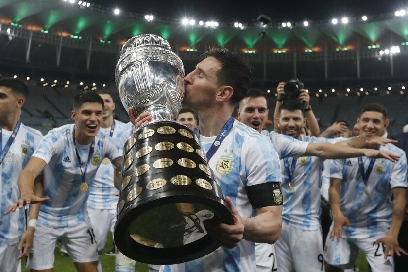 Messi's picture holding Copa America trophy becomes…