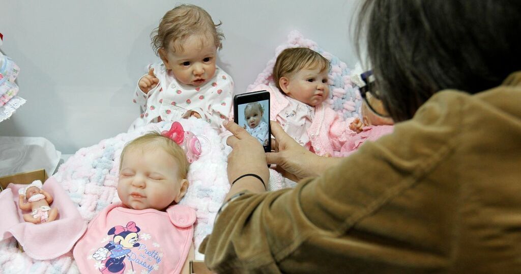 Hyper-realistic baby dolls are helping grieving…