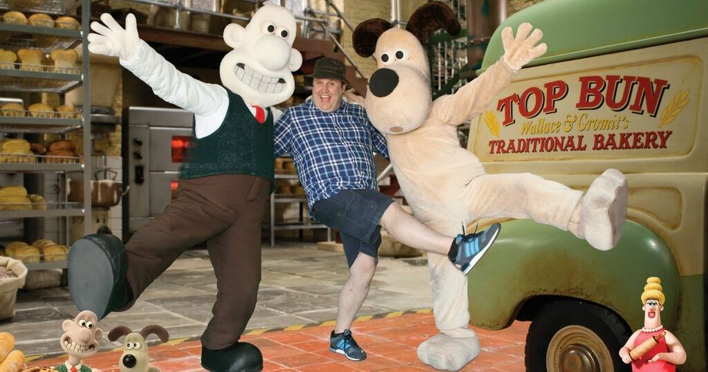 Peter Kay spotted at Blackpool Pleasure Beach as fans…