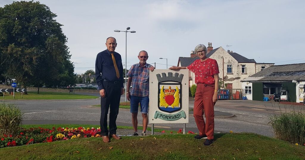 New sign featuring Castle Douglas' coat of arms…