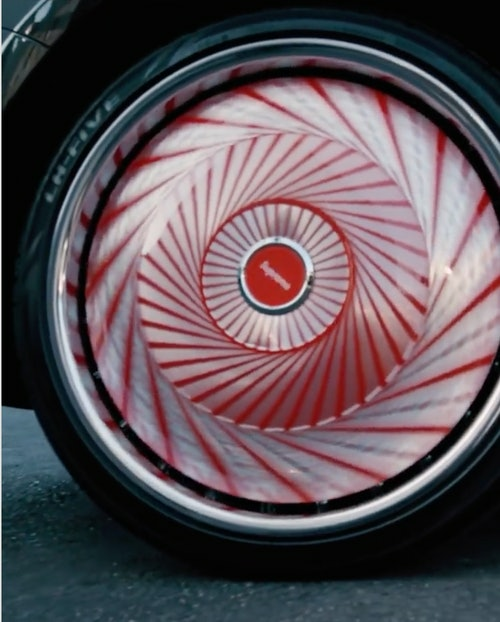 Watch Supreme’s ridiculous 24-inch car rims spin,…