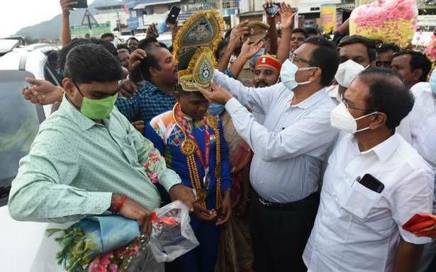 Grand welcome for Mariappan at native village