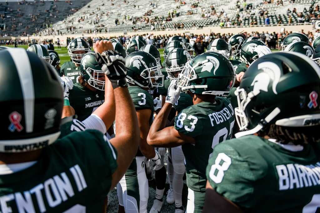 Michigan State football reveals uniform combination…