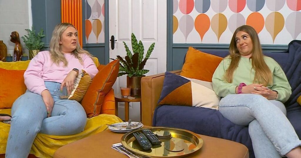 Gogglebox Ellie and Izzi Warner show off living room…