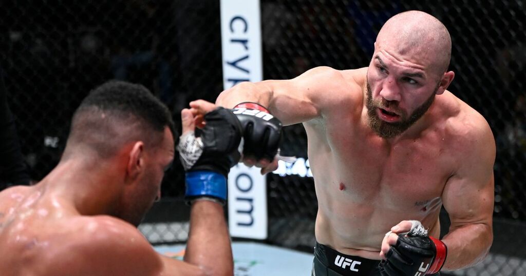 UFC fighter has bloodied teeth smashed in during…