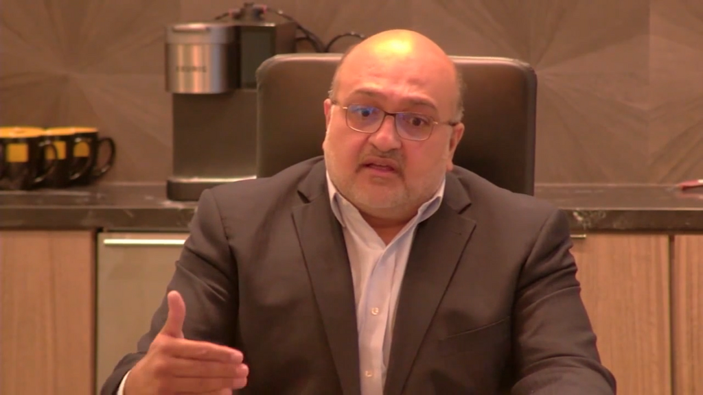 Texas doctor fired over expiring vaccine doses suing…