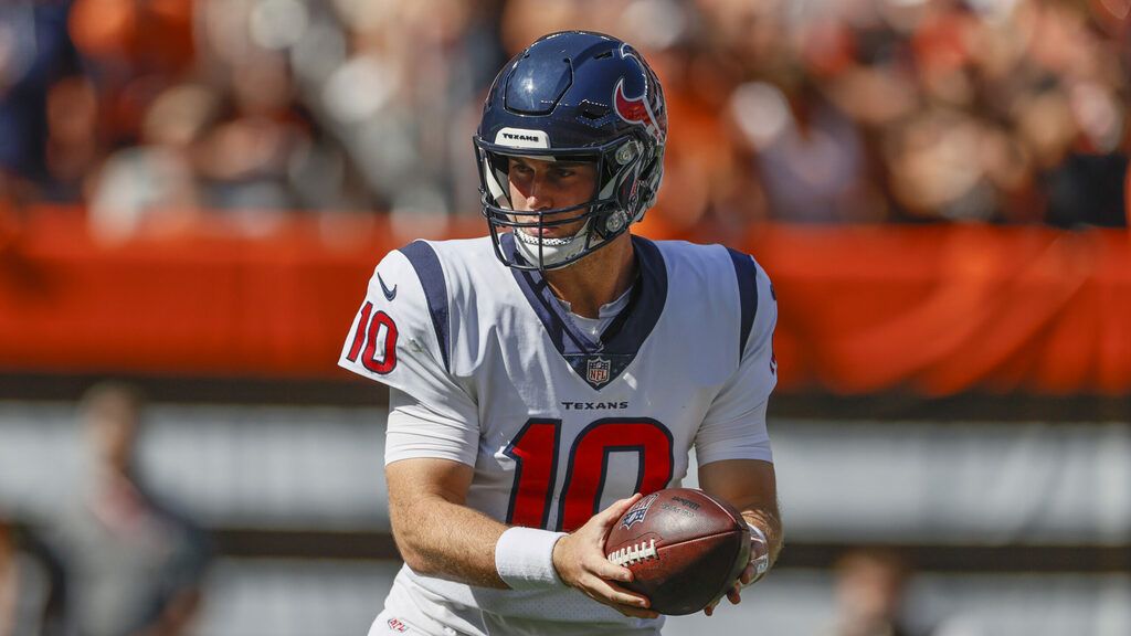 Who is Texans QB Davis Mills? 5 facts about the rookie…
