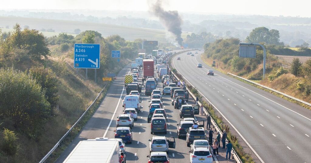M4 traffic: Driver escapes burning vehicle on motorway…