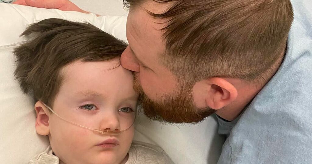 Scots tot dies dies “peacefully in daddy’s arms” after…