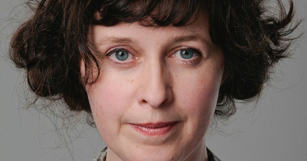 Comedian's son mocked by teacher for waving goodbye to…