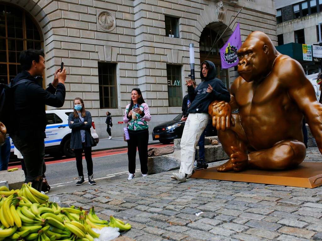 7-foot tall statue of Harambe with 10,000 bananas…