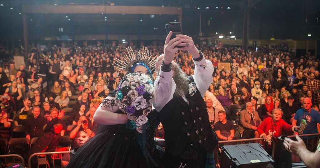 Cosplay couple tie the knot in front of thousands at…