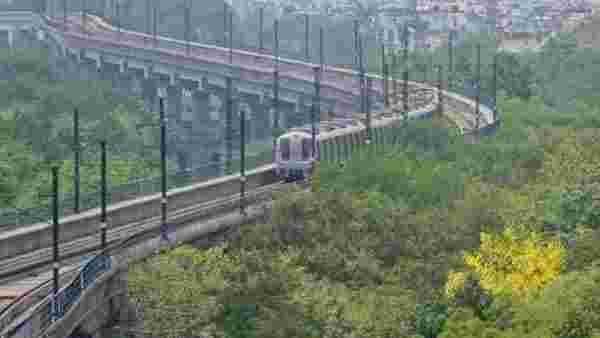 Delhi Metro Rail Corporation crane breakdown affects…
